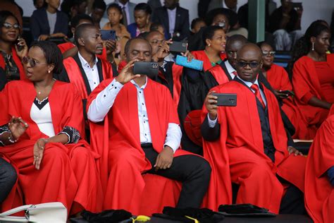 Abarenga 8 000 Basoje Amasomo Muri Kaminuza Y Inyarwanda