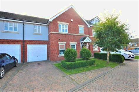 4 Bedroom Semi Detached House For Sale In Station Court Thorne
