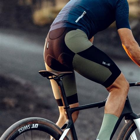 Cycling Adventure Cargo Bib Shorts Black • Q365