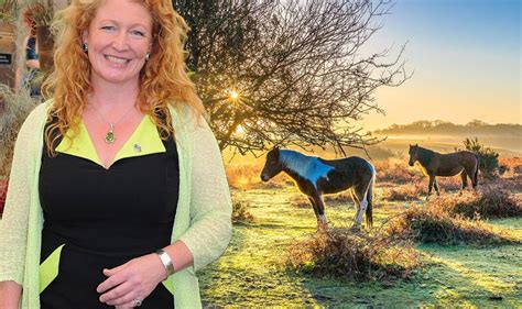 Charlie Dimmock Garden Rescue Stars Quiet Life In Hampshire Where