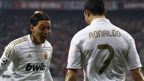 Mesut Özil Explicó Por Qué Cree Que Cristiano Ronaldo Es Mejor Que Lionel Messi Infobae