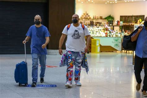 Fotos Tiago Abravanel é Flagrado Em Aeroporto Após Desistir Do Bbb22