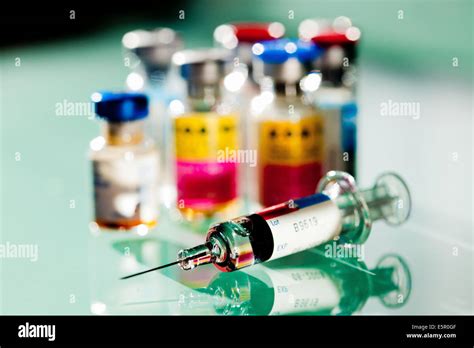 Influenza vaccine Fotos und Bildmaterial in hoher Auflösung Alamy