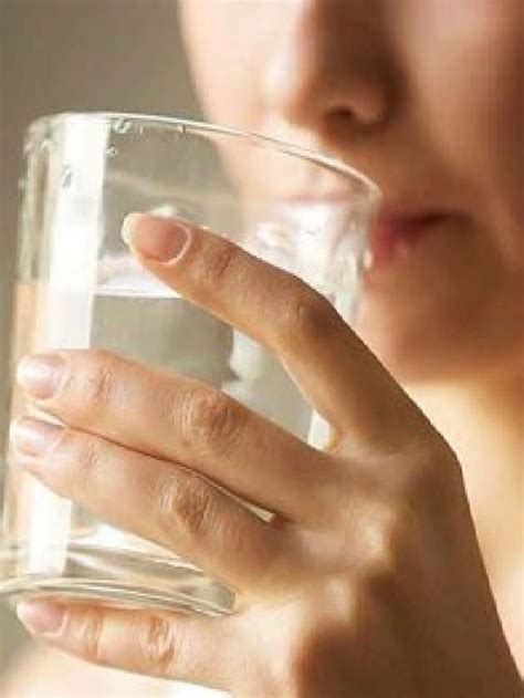 दिन की शुरुआत करें एक गिलास गर्म पानी से गजब के हैं फायदे Latest