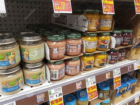 Comida Para Bebês Gerber Na Loja Foto De Stock Editorial Imagem De