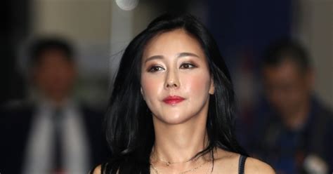 포토 아찔한 볼륨감으로 시선 사로잡는 그녀들