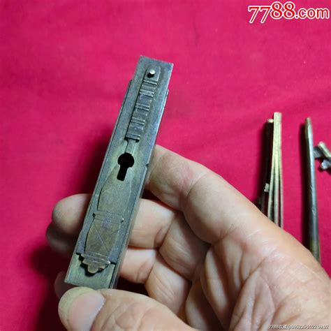 好品相仙人背带钥匙可开启机关铜锁铜锁铜钥匙时代新居民【7788收藏收藏热线】