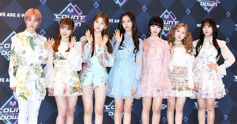 사진 공원소녀봄바람 살랑