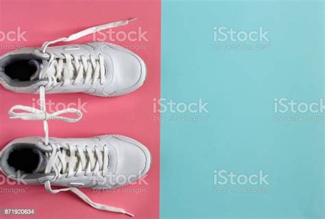 핑크 바탕에 스 하 니 화이트 커 텍스트에 대 한 장소입니다 공간 복사 0명에 대한 스톡 사진 및 기타 이미지 0명 개인