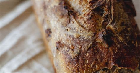 냅킨 위에 놓인 빵 한 덩어리 사진 Unsplash의 빵 이미지