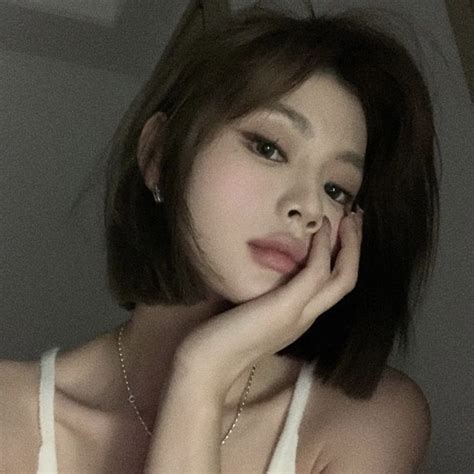 Douyin Style In Style Poses Pretty