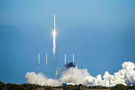 Spacexs Falcon 9 Rocket And Dragon Spacecraft Lift Off From Launch