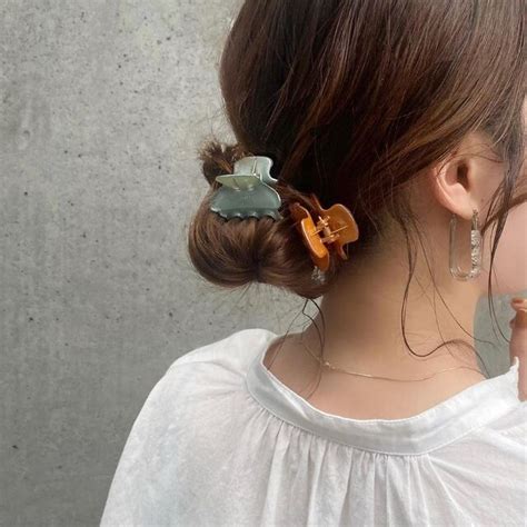 ヘアクリップの簡単ヘアアレンジ10選！おしゃれにまとめられる使い方をチェック Raxyラクシー