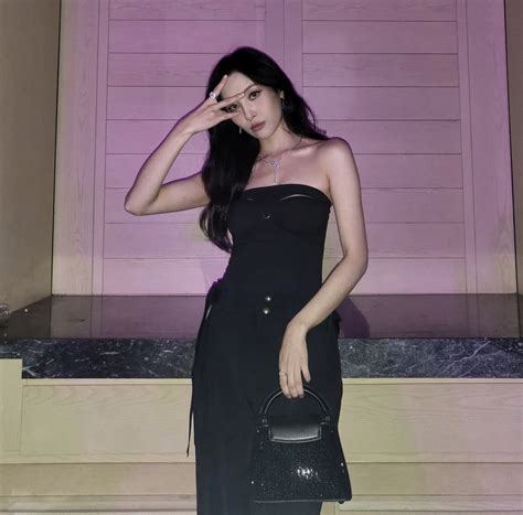 周冬雨「胸前挖洞」微性感罕獲好評！同套服裝接連撞衫宣美、邵雨薇 Et Fashion Ettoday新聞雲