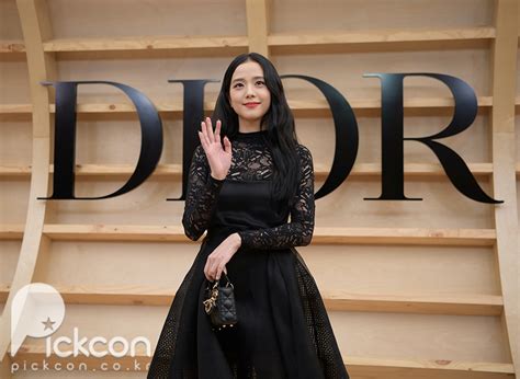 블랙핑크 지수 디올 글로벌 앰버서더의 미모 클래스 디올쇼 디지틀조선일보디조닷컴