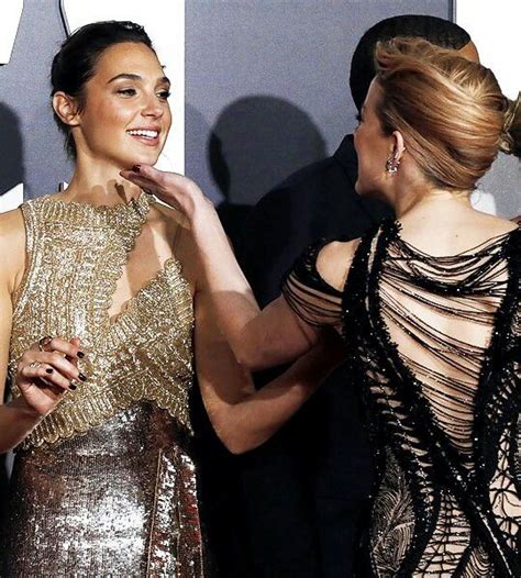 Gal Gadot And Amber Heard Gal Gadot Mujer Maravilla Mujer Maravilla