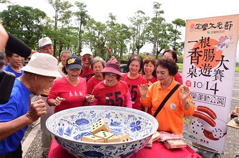 宜蘭不老節活動 阿公阿嬤回味香腸攤玩骰子 地方 Nownews今日新聞