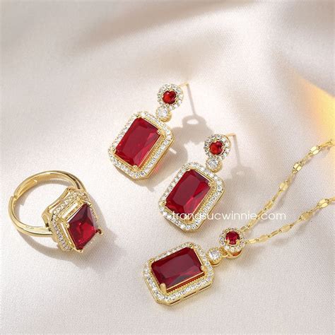 Hoa Tai Ruby Winnie Accessories