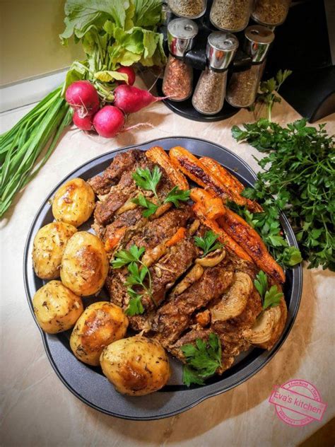 Маринован свински врат на фурна