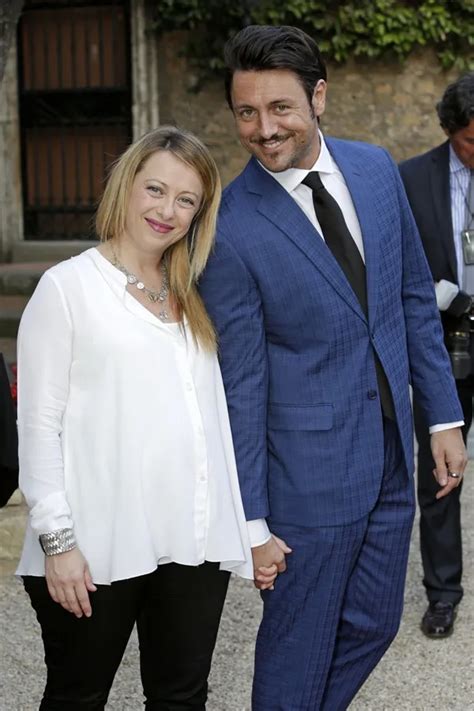 Chi è Andrea Giambruno il marito di Giorgia Meloni DonnaPOP