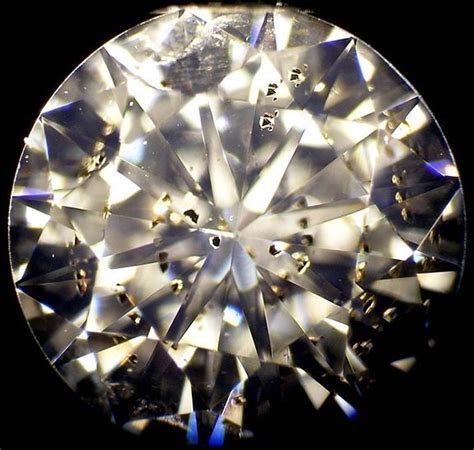 What To Look For When Viewing A Diamond Under A Microscope