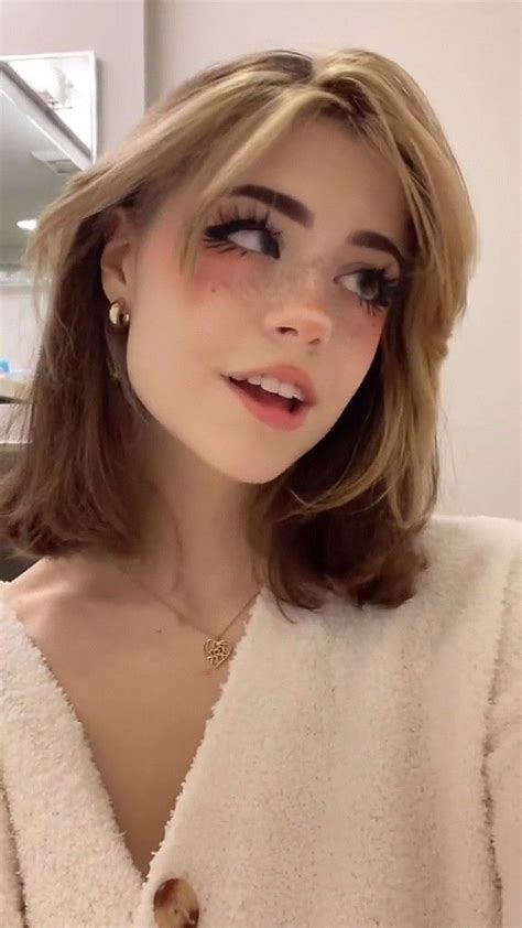 Pin By Lizi On Hannah Owo Cute Makeup Looks Hair Cuts Pretty People