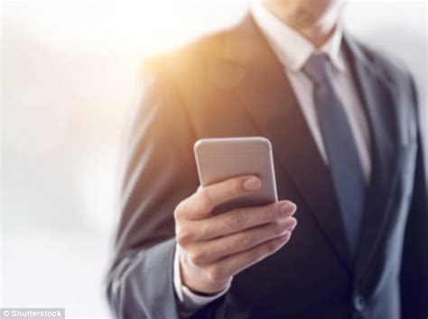 Your IPhone Has A Hidden One Handed Keyboard To Make Typing