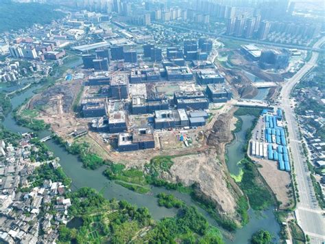 福耀科技大学楼栋主体结构已基本封顶，预计明年招生龙翼神风新闻网