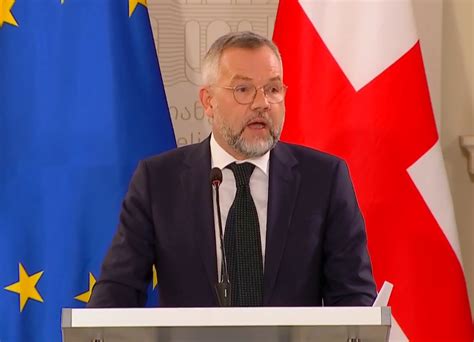 მიხაილ როთი ამბობს რომ საქართველოში სექსუალური უმცირესობის წარმომადგენლებზე წნეხი მიმდინარეობს