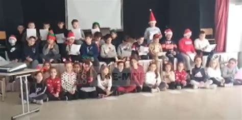 Μαθητές του 2ου δημοτικού σχολείου της Κω τραγουδούν για τα παιδιά τεσσάρων ακριτικών νησιών