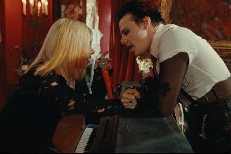 Avril Lavigne And Yungblud Release New Track Im A Mess Rock Sound