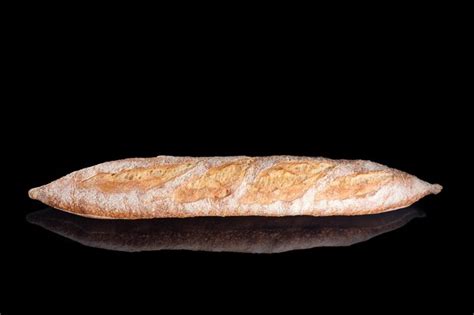 Pan Casero Recién Horneado Aislado En Negro Baguette De Pan Francés