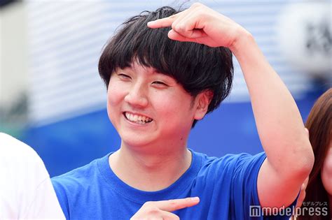 筋トレ開始から1年半・コロチキ西野の激変ビフォーアフターに反響「別人」「顔つきから違う」 モデルプレス