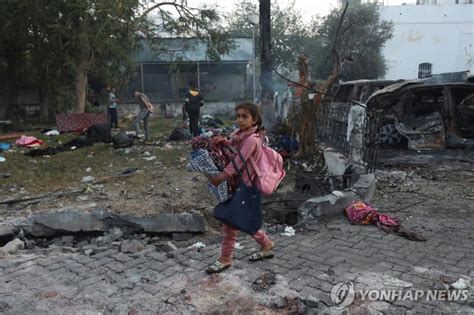 이·팔 전쟁 수술 중 천장이 무너졌다병원에 피신 온 이들도 참사종합 파이낸셜뉴스