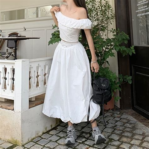 코디세트오프숄더 주름 디테일 크롭 블라우스a라인 펌킨 롱스커트 세트 2j112618e