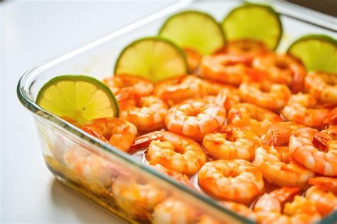 Premium Photo Shrimp In Serving Dish With Visible Chili Lime Droplets