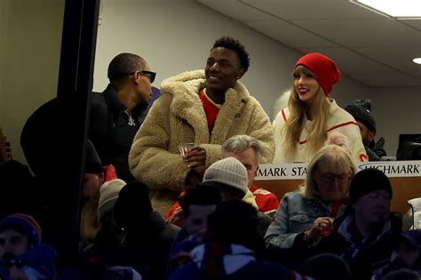 9 Photos Of Taylor Swift Enjoying The Chiefs Bills Playoff Game