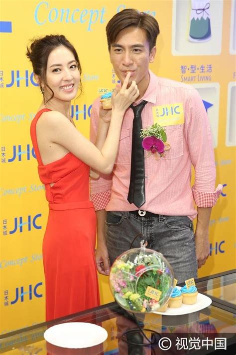唐詩詠綁帶裙露背炫腹明艷動人 餵食馬國明玩曖昧不懼男友吃醋 每日頭條