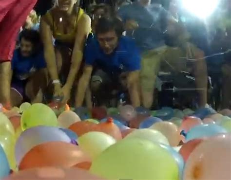 University Of Kentucky Hosts Worlds Largest Water Balloon Fight Video