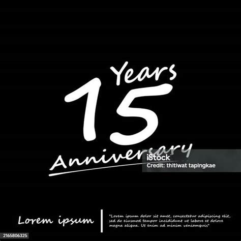 창립 15 주년 기념 엠블럼 기념일 로고 절연 흑인과 백인 톤 라인 아트 스트로크 손글씨 벽지 웹 전단지 포스터 인사말에 대 한