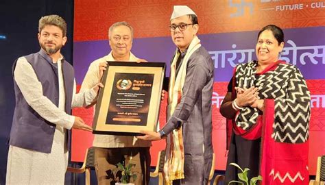 Nilu Phule Award Presented To Actor Sumit Raghavan Punekar News
