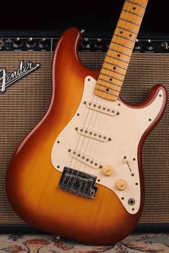 1983 Fender Stratocaster Dan Smith Sienna Sunburst Guitars Electric