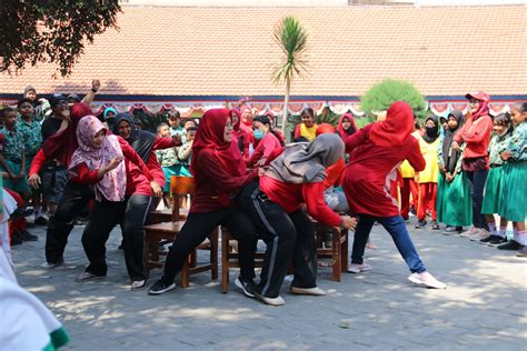 SANGAT MERIAH LOMBA MEMPERINGATI HUT RI KE 78 SDN SIDOMULYO 2 KRIAN