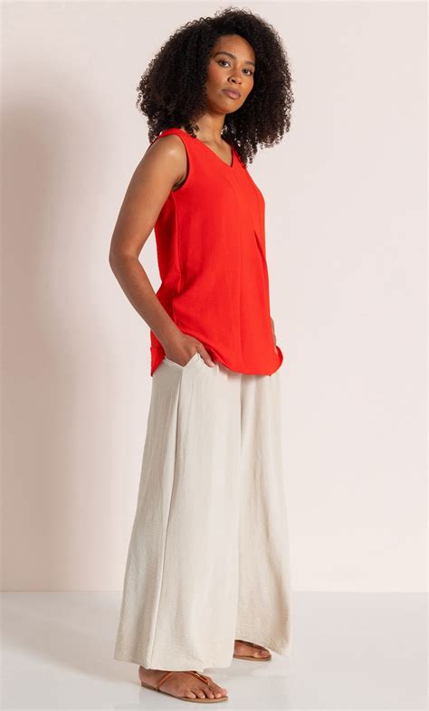 Textured V Neck Sleeveless Top In Red Klass