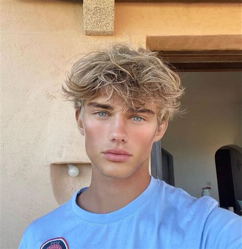 Pin By J On Gorgeous Men Blonde Hair Wavy Hair Men Men Hair Highlights