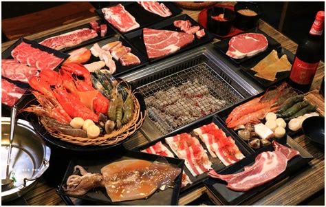 高雄楠梓｜一燒十味昭和園：超高人氣吃到飽燒烤火鍋店，波士頓龍蝦無限量供應！ 輕旅行