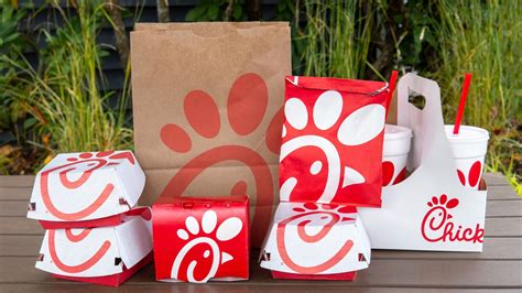 Mistakes Everyone Makes When Ordering Food From Chick Fil A
