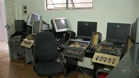 Polícia Civil fecha dois bingos clandestinos e apreende máquinas em