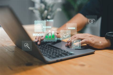 작업 및 결과물 예산 범위 위험 전략의 계획 일정 아이콘이 있는 노트북의 통신 예산 개념 가격에 대한 스톡 사진 및 기타 이미지