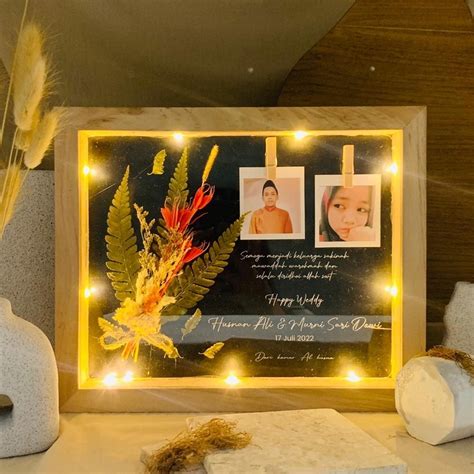 Jual Kado Bunga Kering Pigura Kayu 3d 2 Foto Polaroid Untuk Kado Hadiah